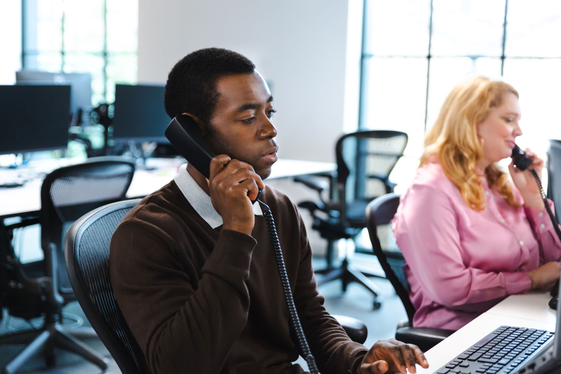 Business Phone Numbers [plus How to Get a FREE One]